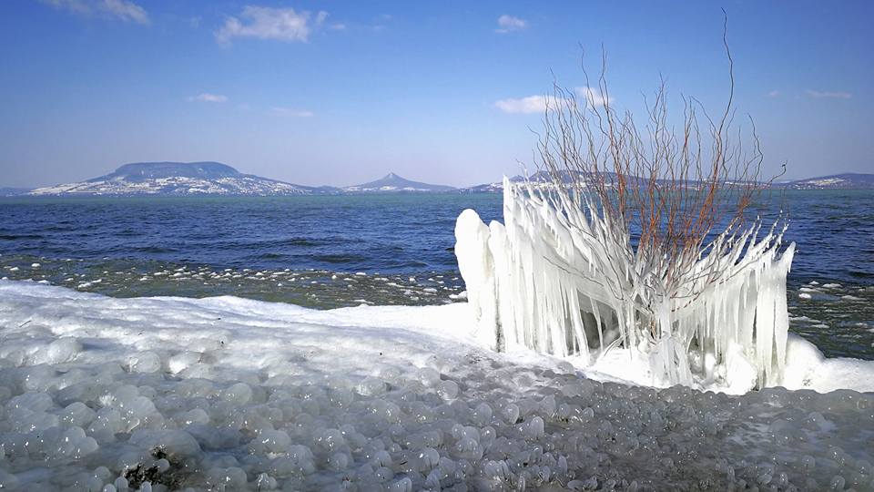 Varázslatos képek a jeges, havas Balatonról 〜 balaton.info